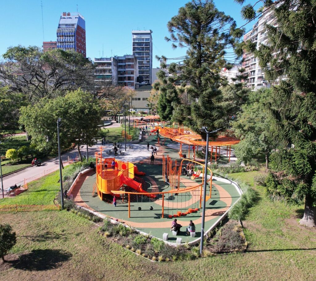 Nuevo patio de juegos en Parque Rivadavia - Sección Ciudad